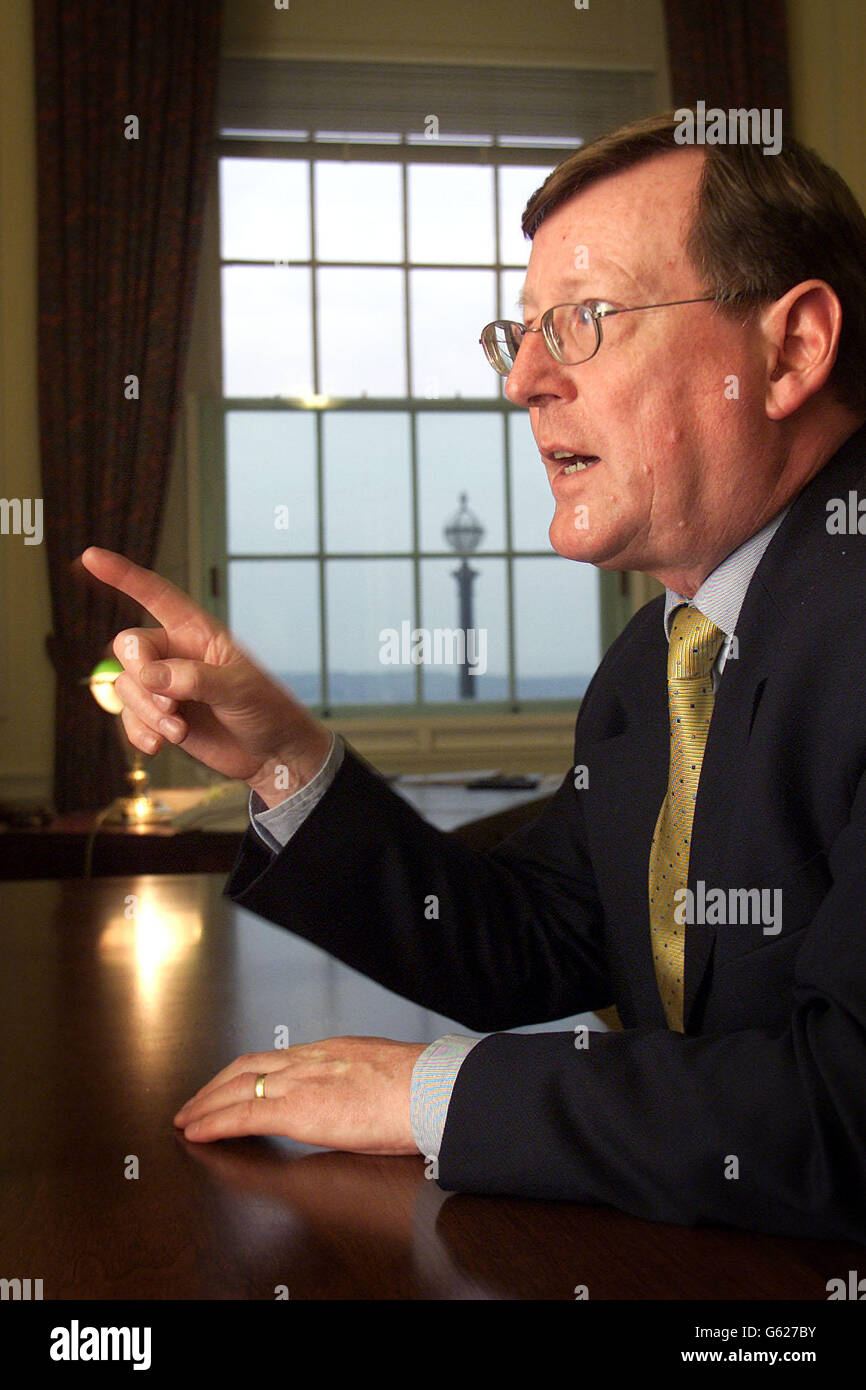 David trimble speaks stormont hi-res stock photography and images - Alamy