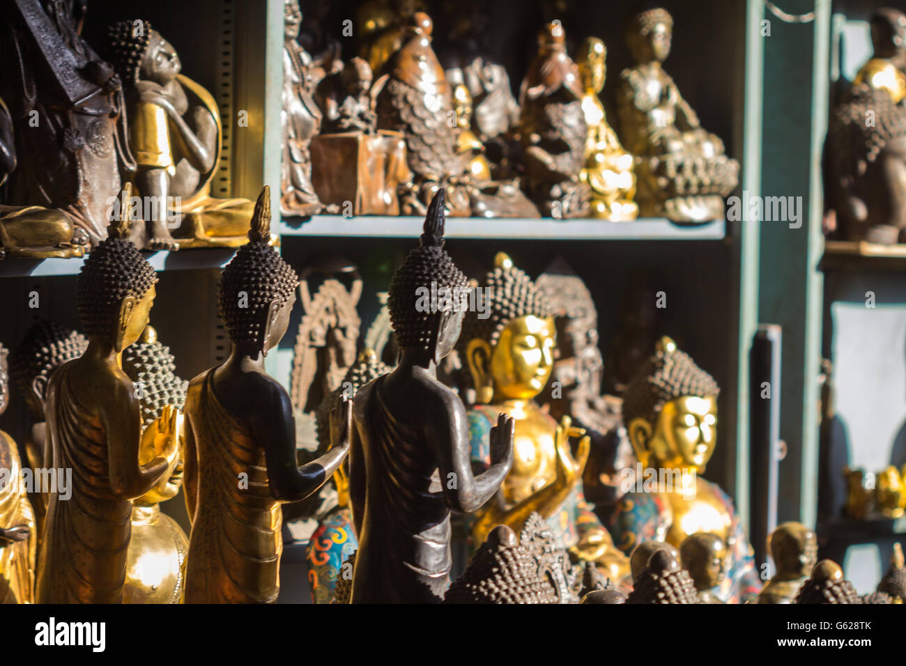 Old buddha statues hi-res stock photography and images - Alamy