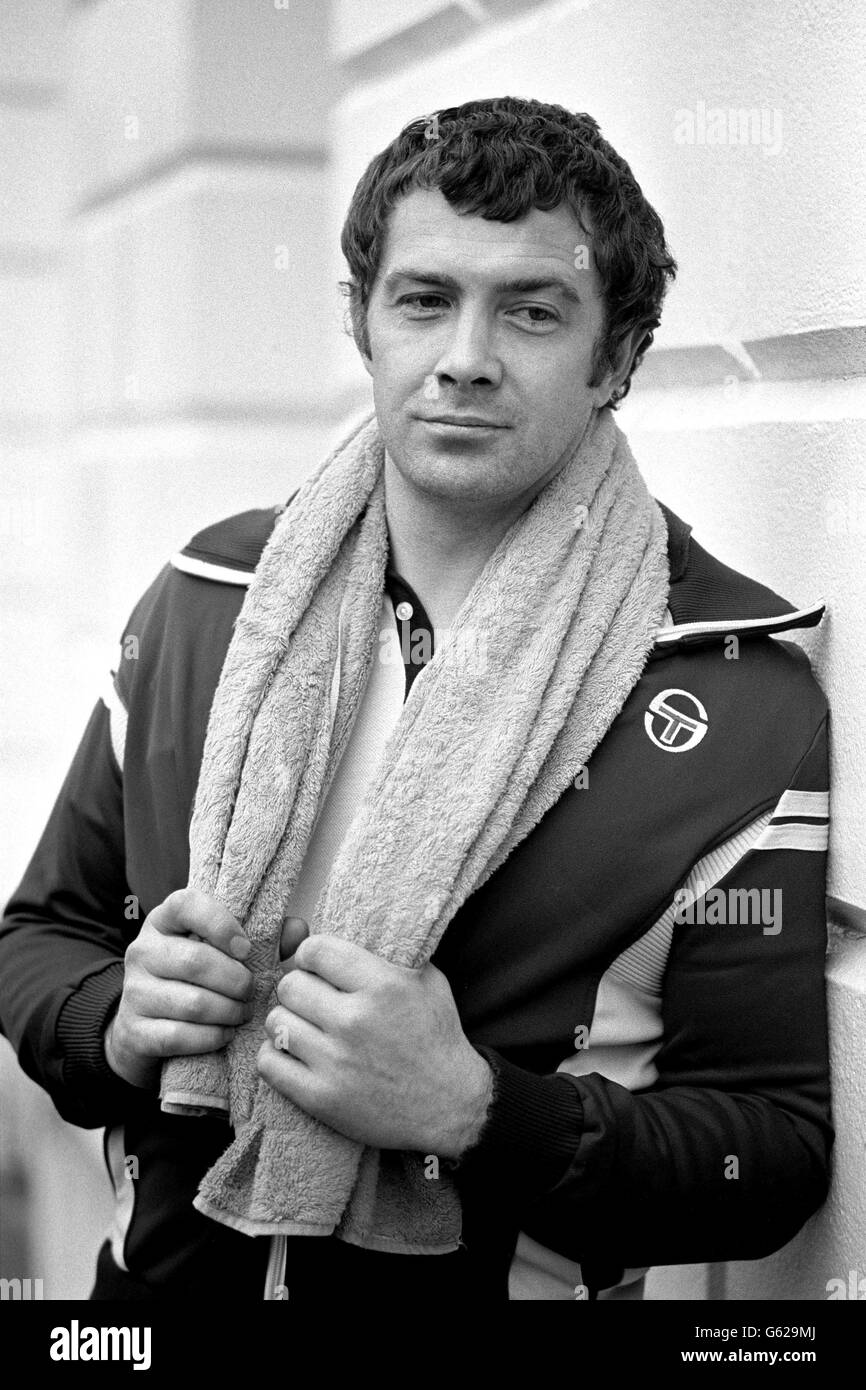 Actor lewis collins hi-res stock photography and images - Alamy