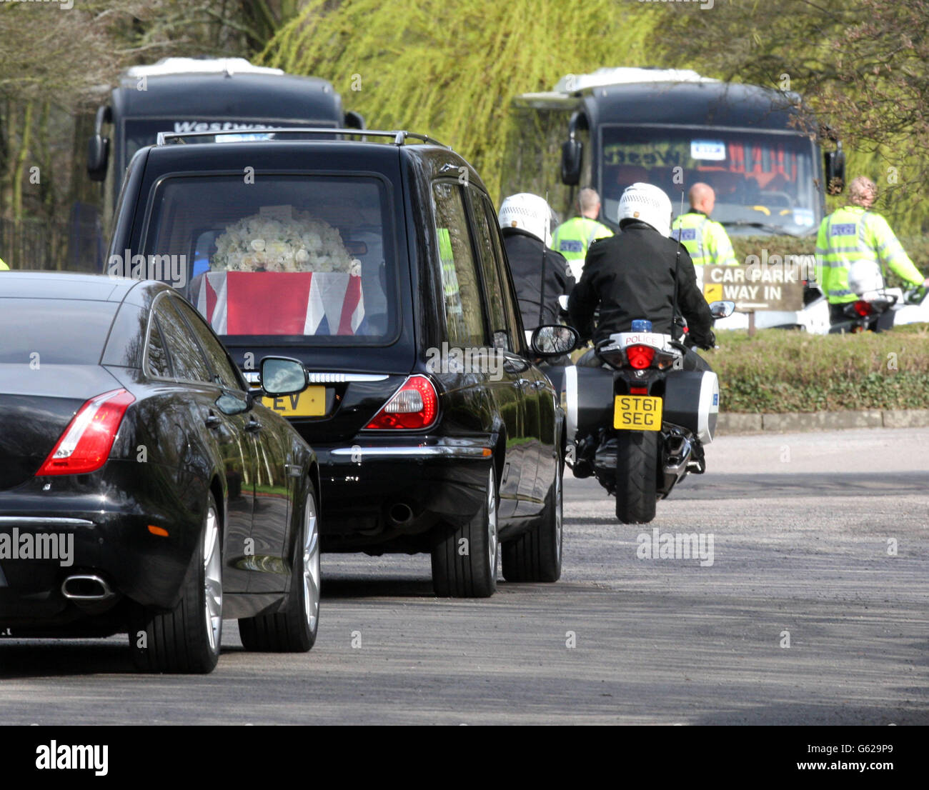 The Hearse carrying the coffin bearing the body of Baroness Thatcher ...