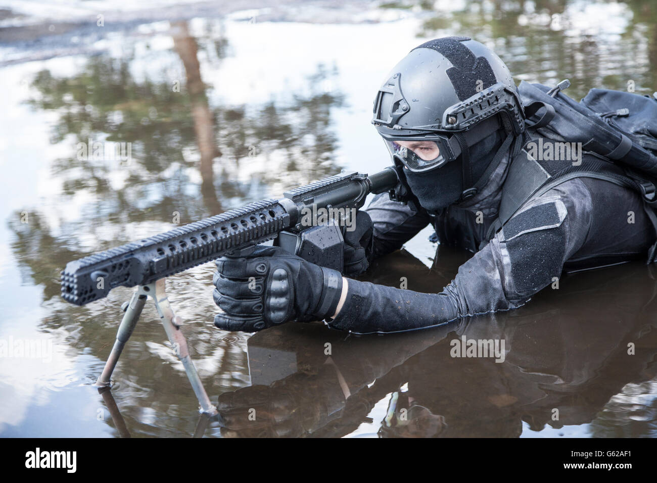 Spec ops police officer Stock Photo - Alamy