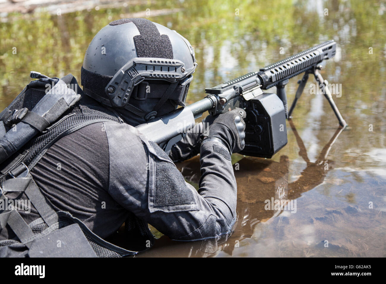 Spec ops police officer Stock Photo - Alamy