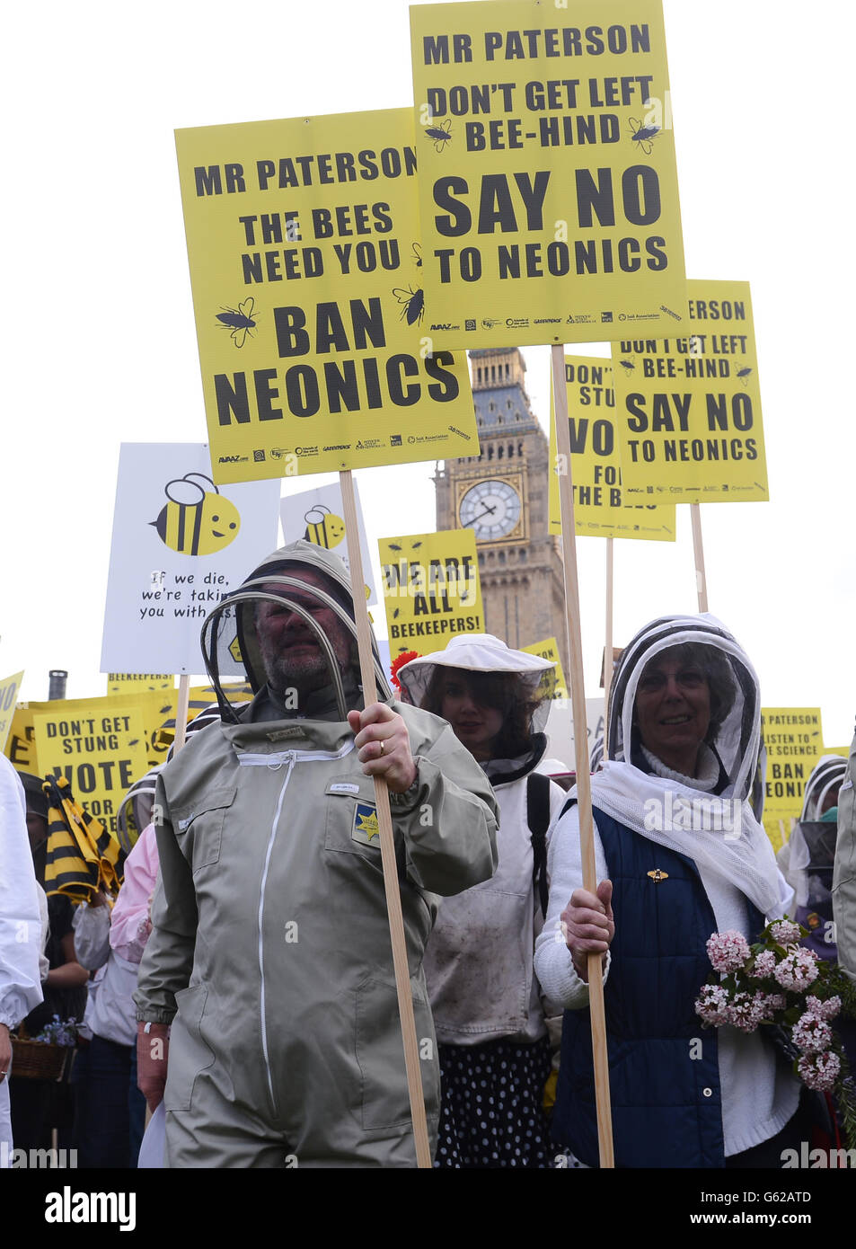 News protest bees hi-res stock photography and images - Alamy