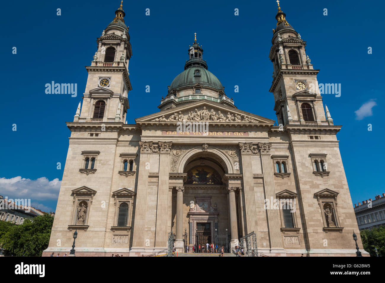 Budapest cathedral hi-res stock photography and images - Alamy