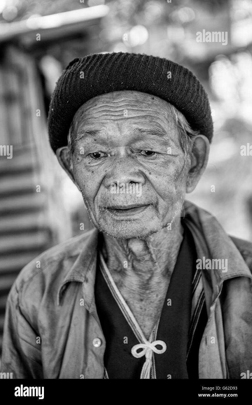 White Karen (Kayin) hill tribe villager in the mountains of Doi ...
