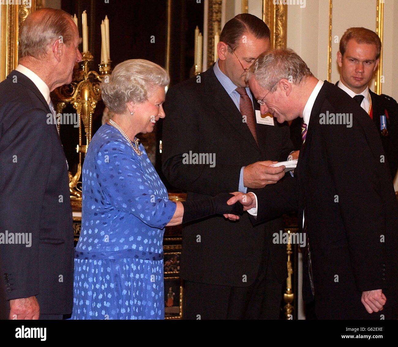 Meet britains queen elizabeth ii buckingham palace hi-res stock ...