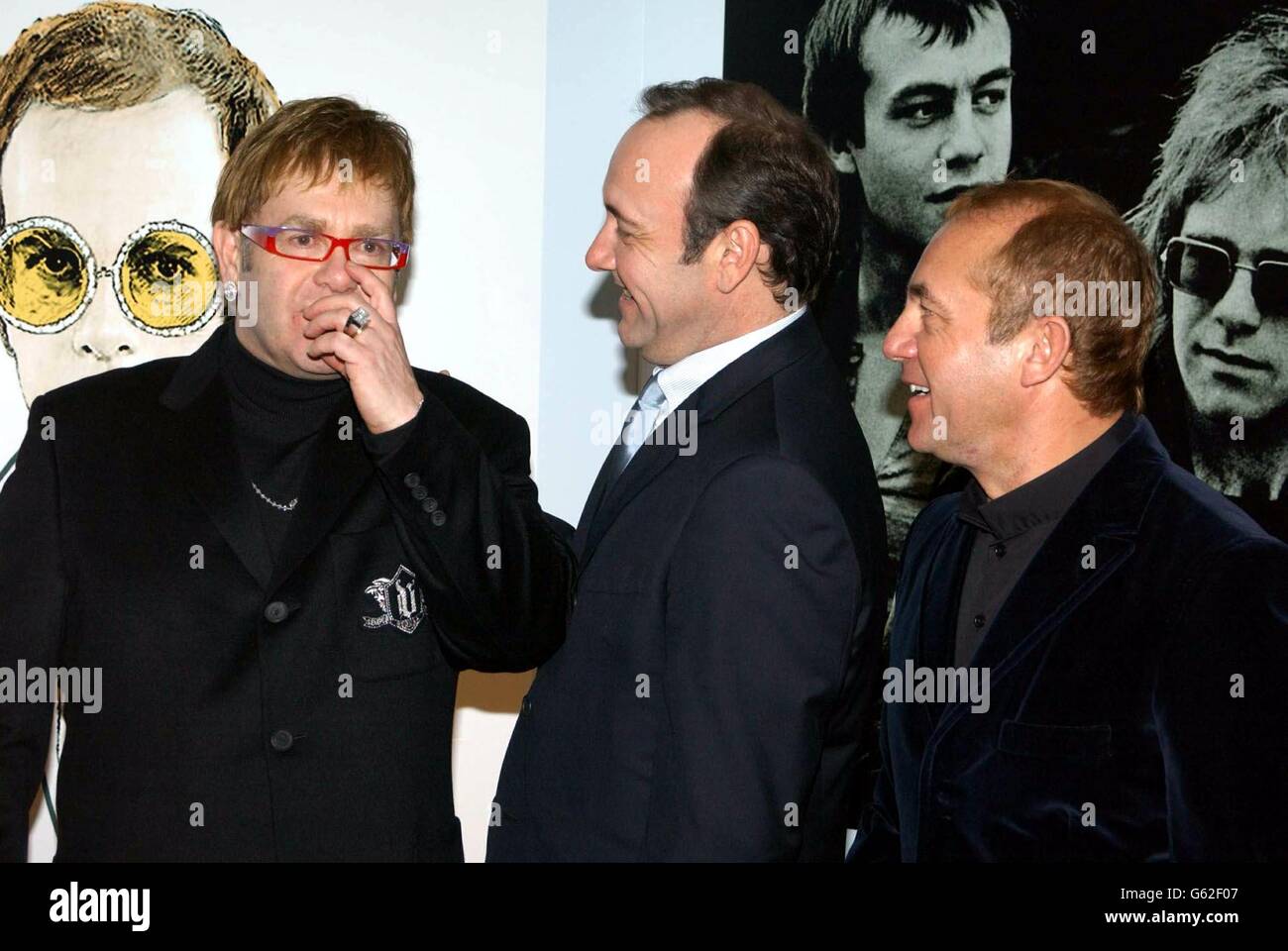 Elton john 2002 hi-res stock photography and images - Alamy