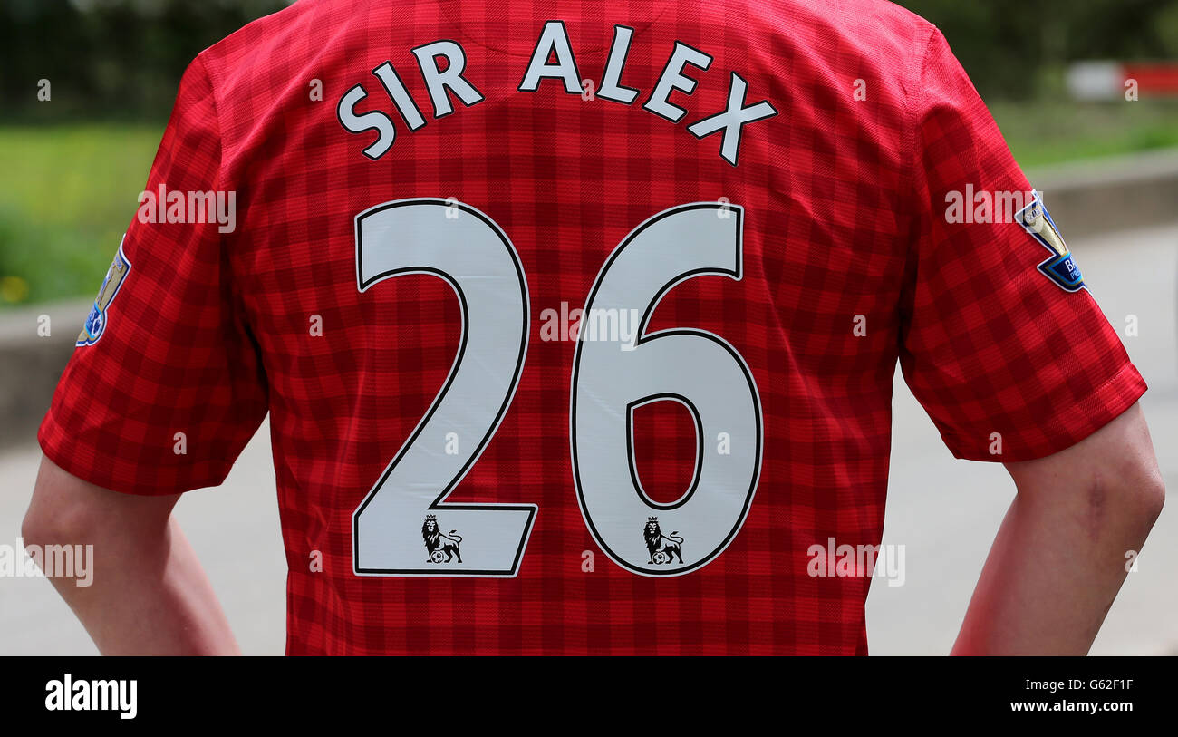 Sir alex ferguson retires hi-res stock photography and images - Alamy