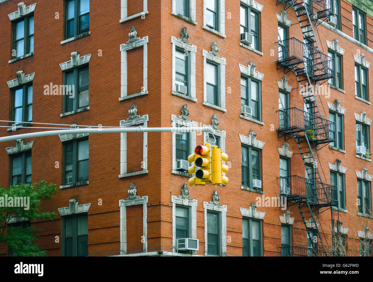 Brick building new york facade hi-res stock photography and images - Alamy