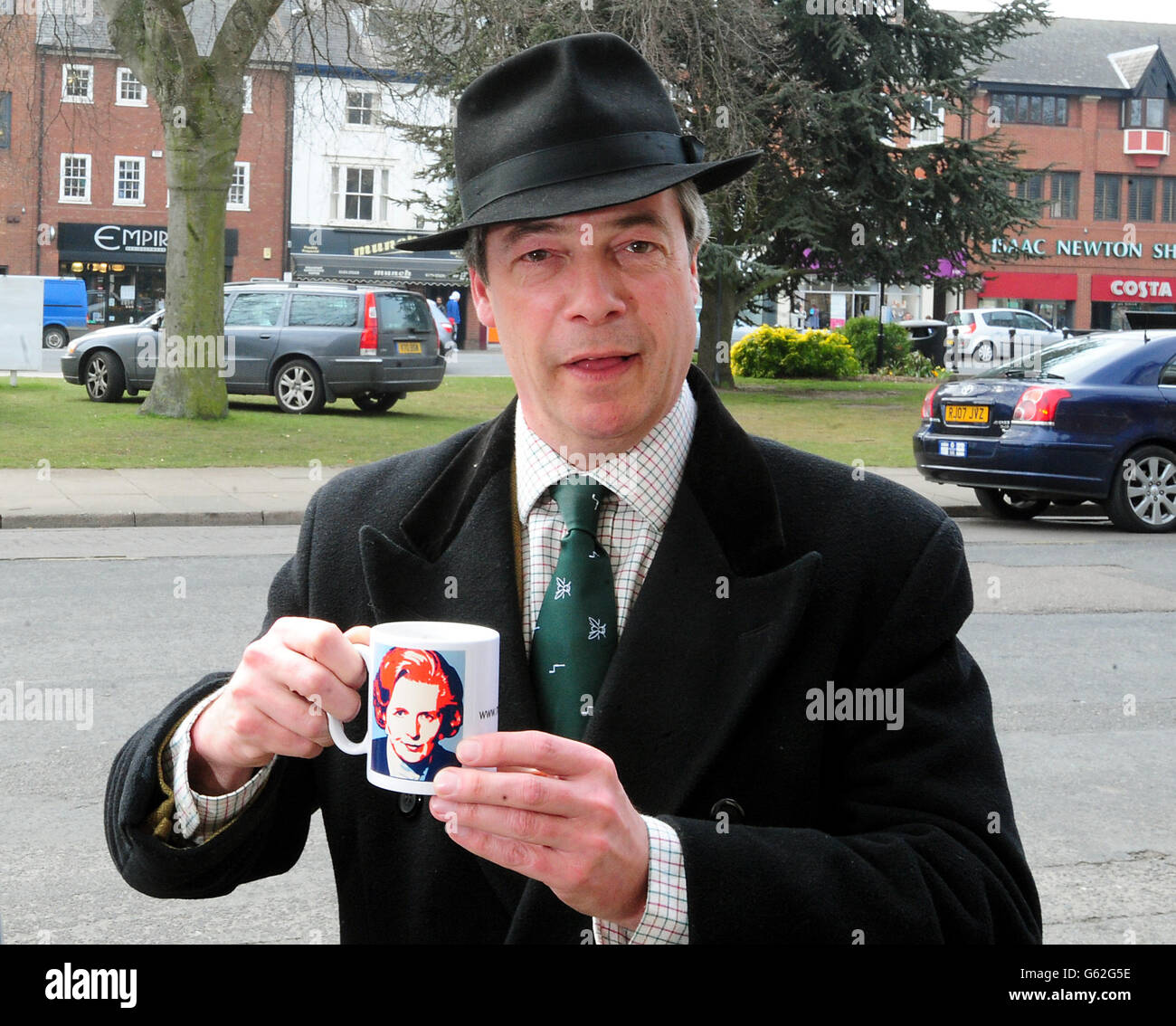 Ukip leader nigel farage holds hi-res stock photography and images - Alamy