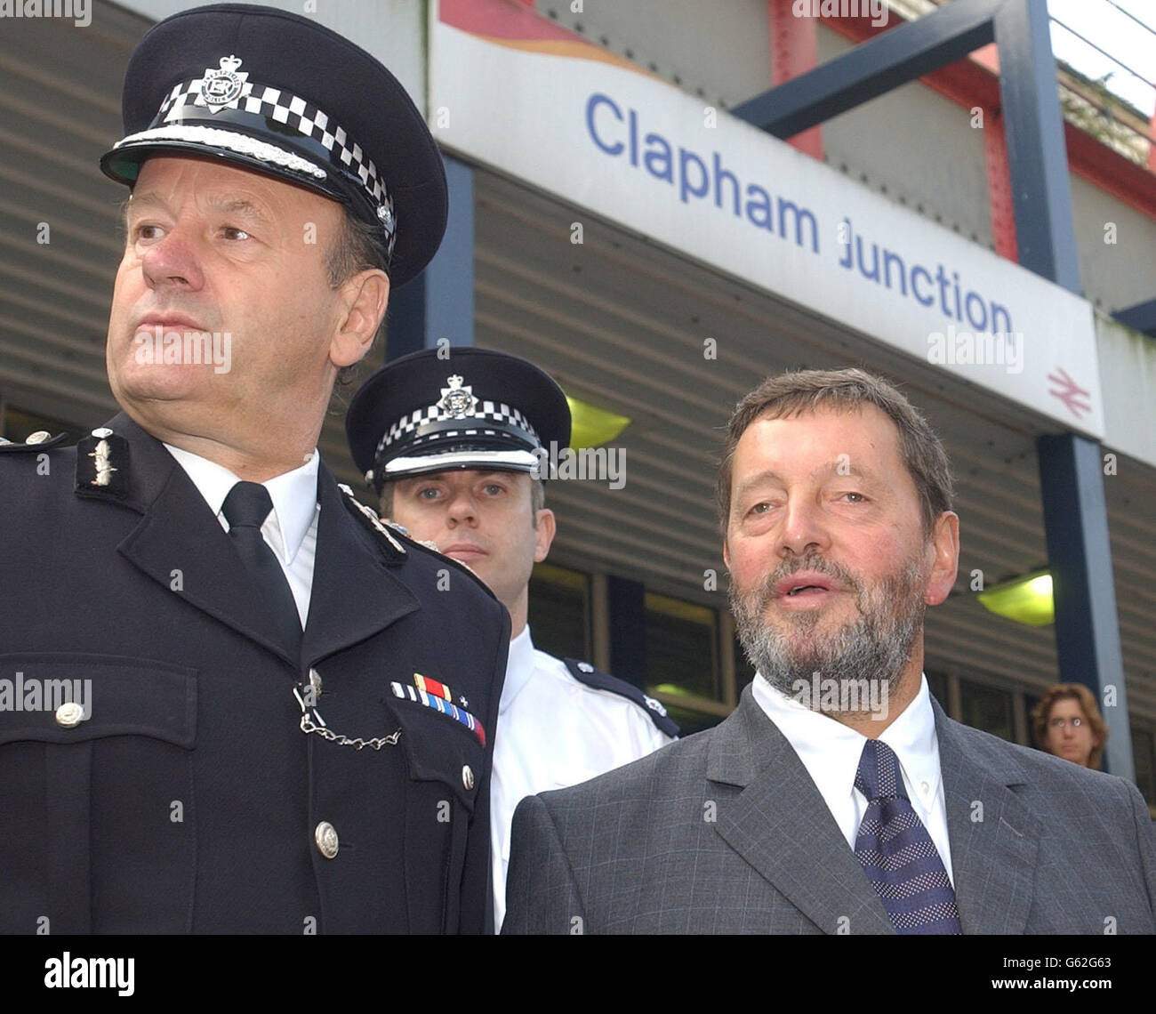 Home Secretary David Blunkett (right) stands with Metropolitan Police ...