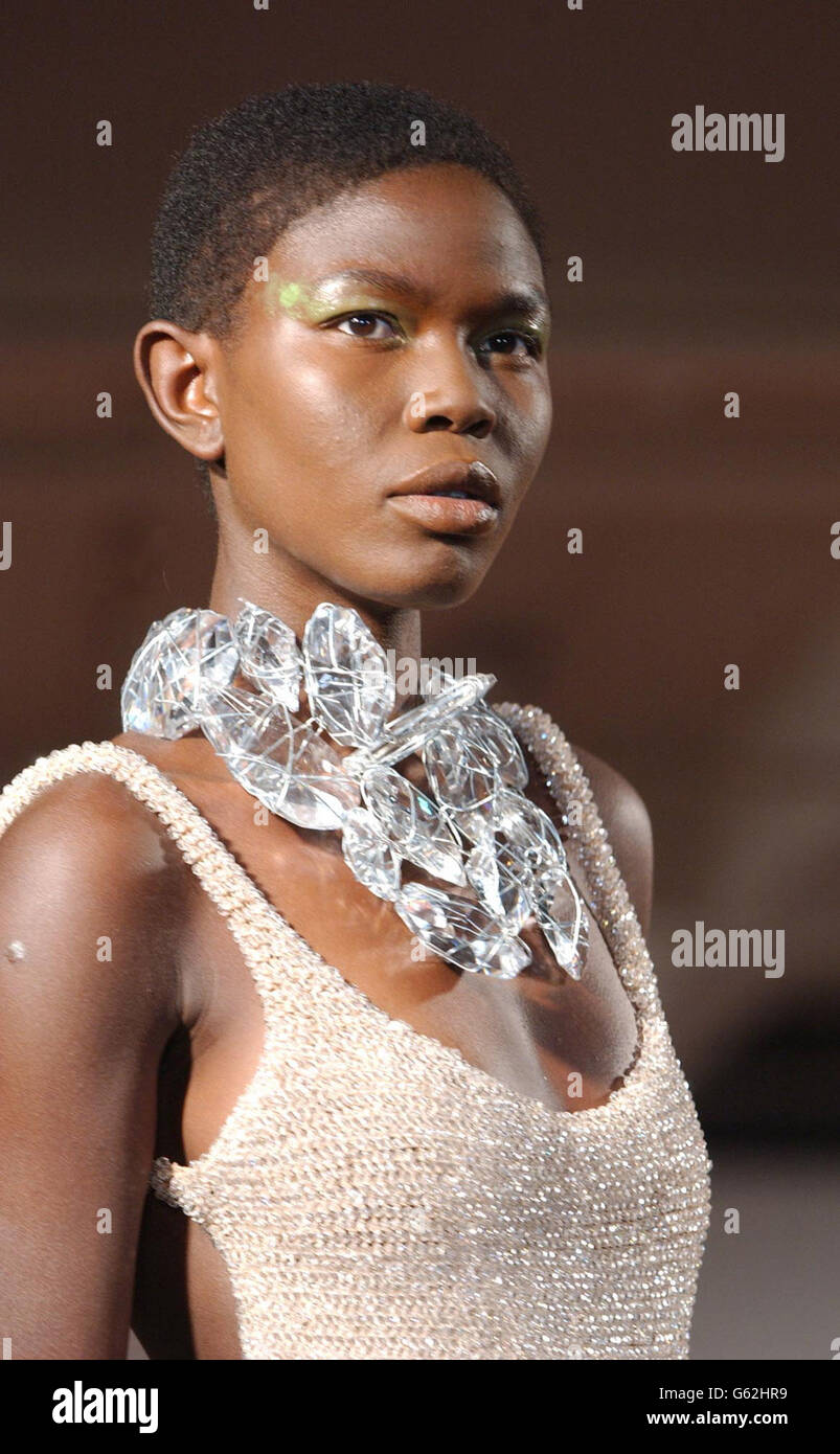 Fashion model catwalk crystal necklace hi-res stock photography and ...