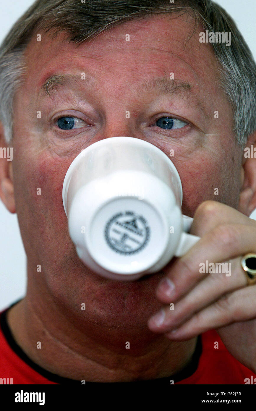 Manchester united manager alex ferguson talks to the press hi-res stock ...
