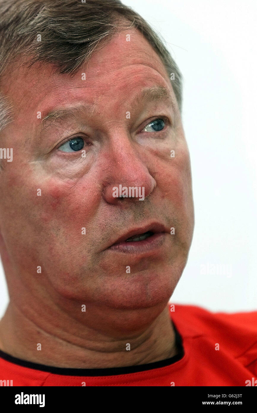 Manchester united manager alex ferguson talks to the press hi-res stock ...