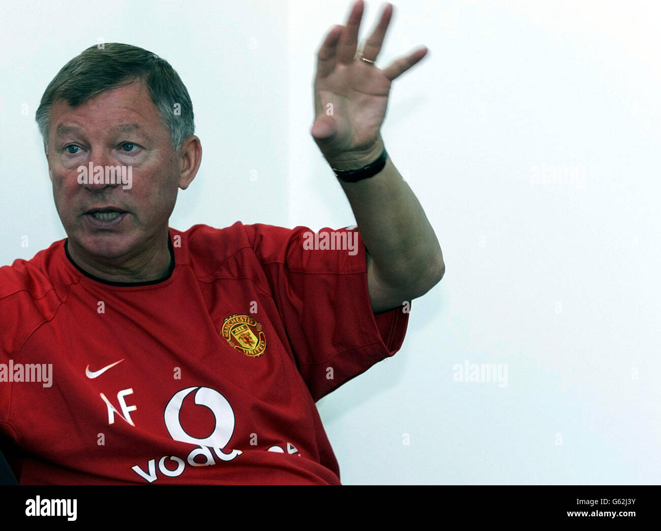 Manchester united manager alex ferguson talks to the press hi-res stock ...