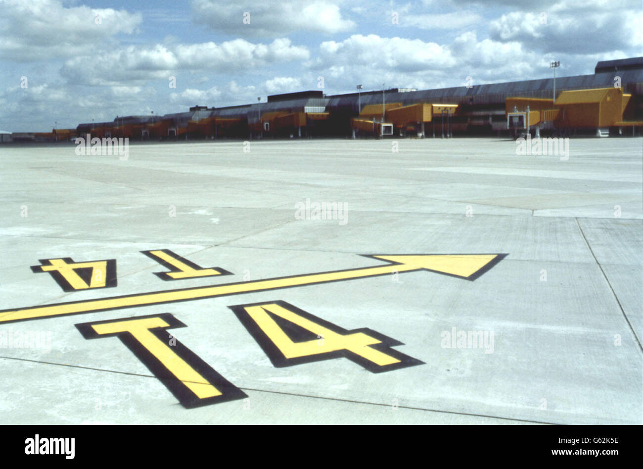 Heathrow terminal four exterior hi-res stock photography and images - Alamy