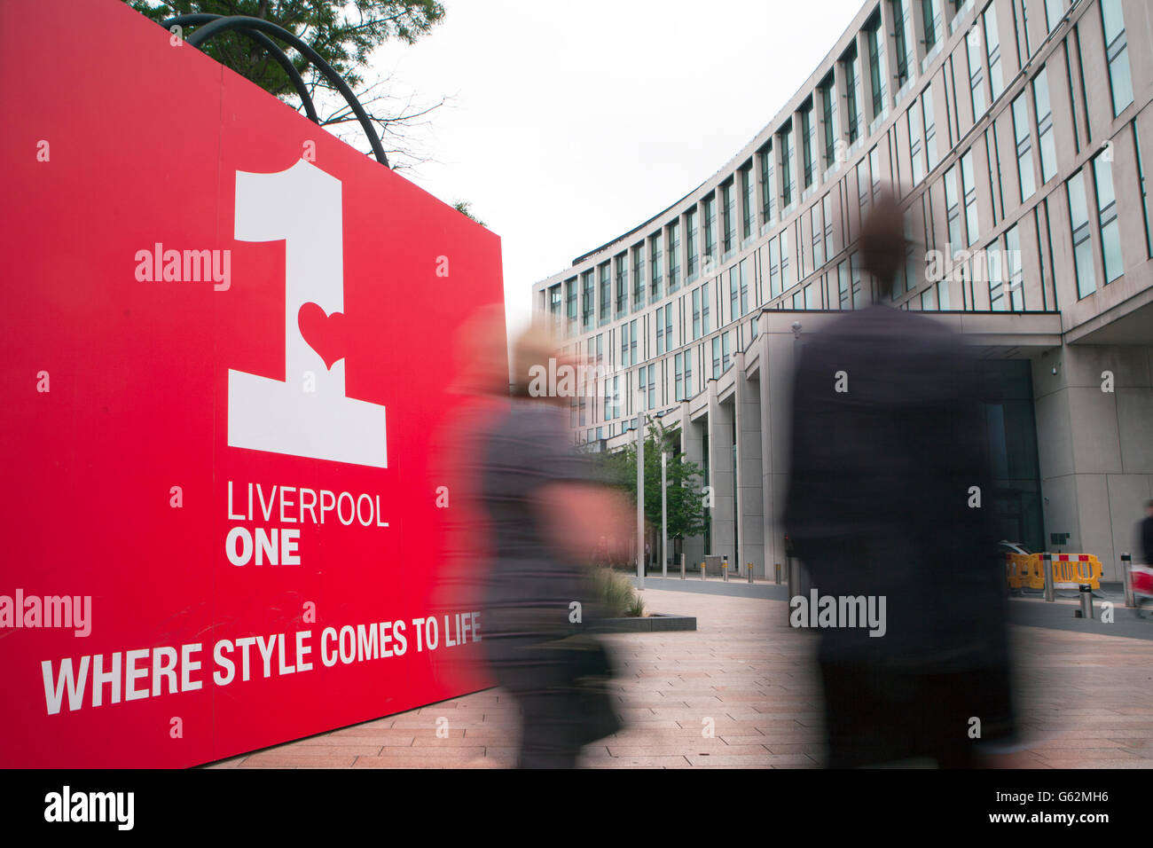 Liverpool high street shoppers hi-res stock photography and images - Alamy