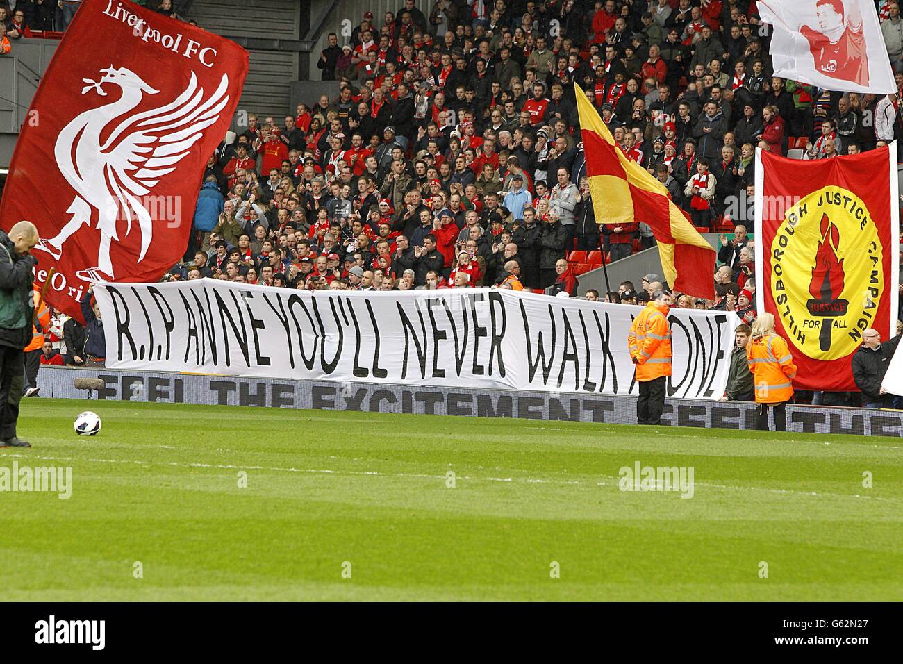 Crowd banners hi-res stock photography and images - Alamy