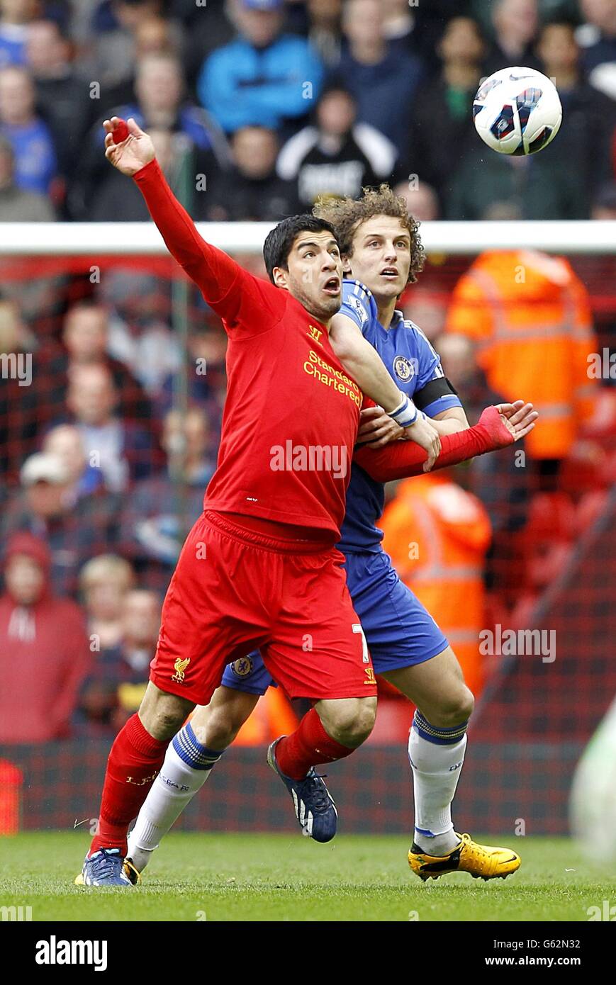 Luiz suarez liverpool premier league hi-res stock photography and ...