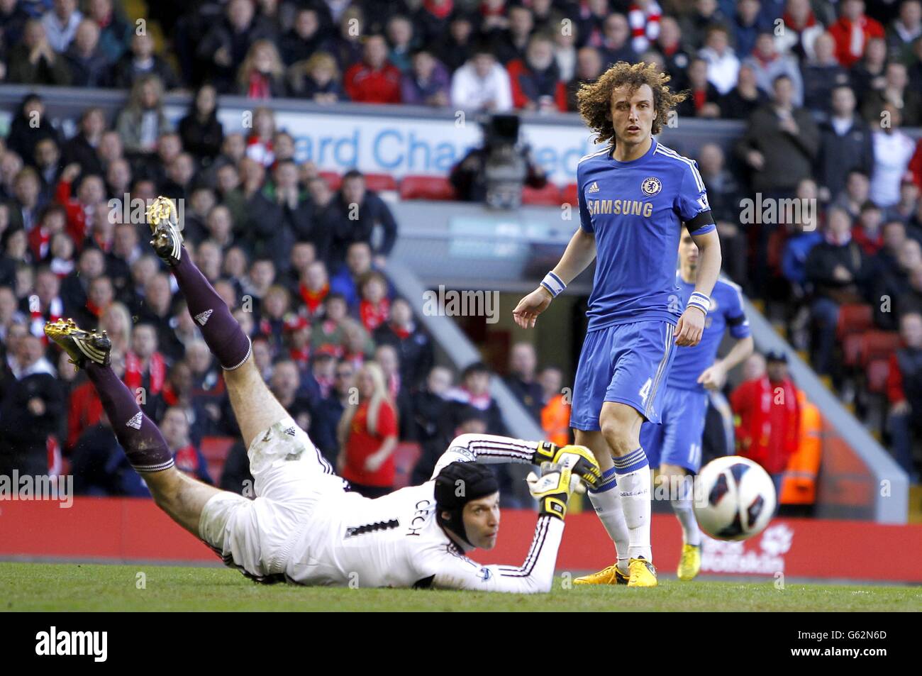 Petr cech chelsea save hi-res stock photography and images - Alamy
