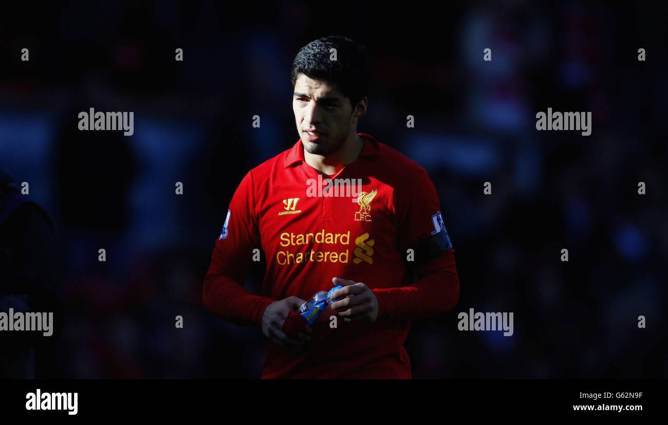 Suarez bite hi-res stock photography and images - Alamy
