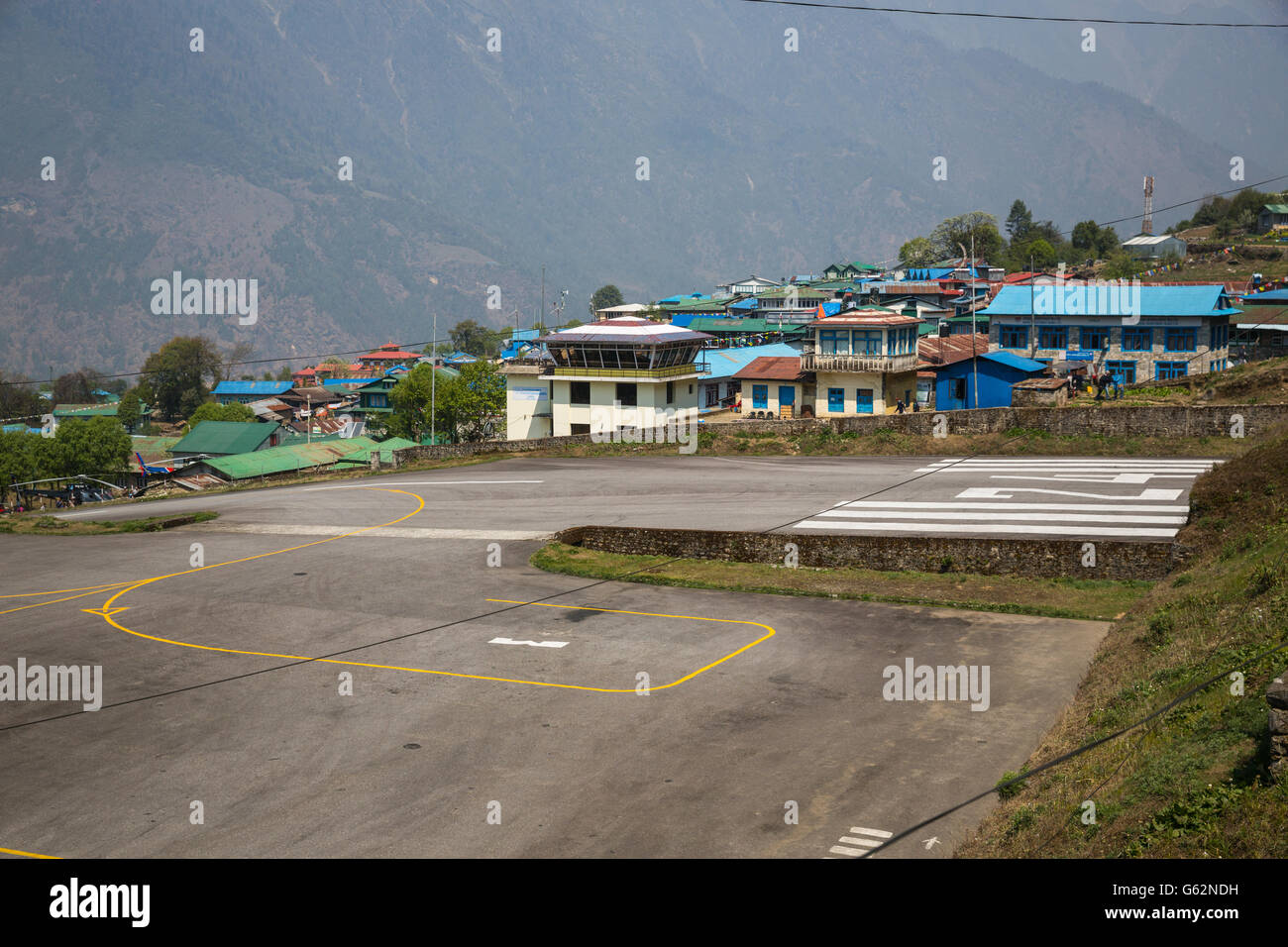 Airplane at lukla airport nepal hi-res stock photography and images - Alamy