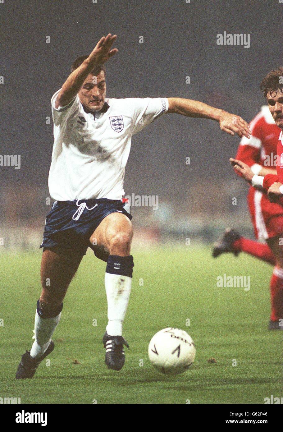INTERNATIONAL FOOTBALL. STEVE BULL ENGLAND V POLAND EUROPEAN ...
