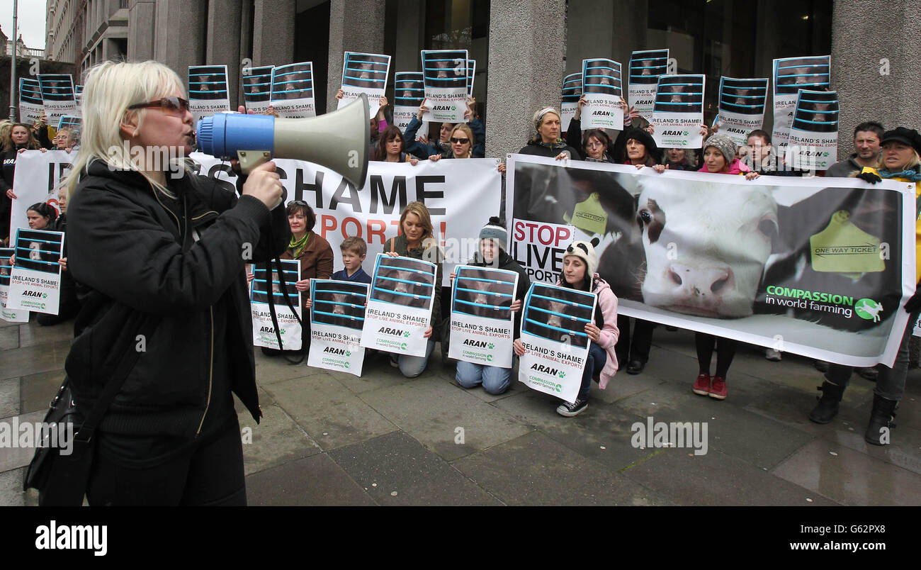 Animal rights action network protest hi-res stock photography and ...