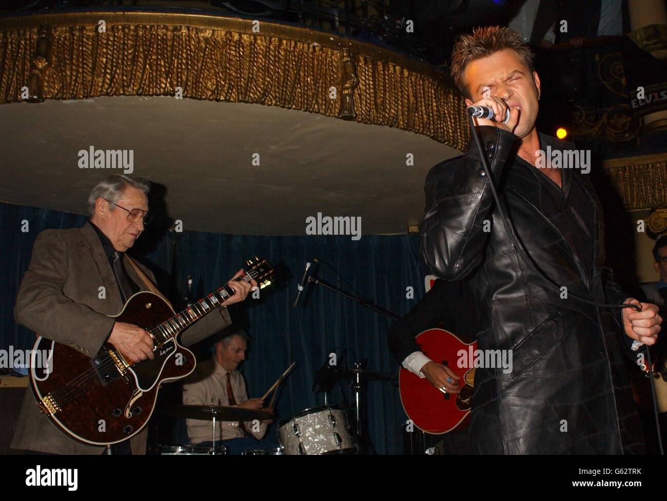 The legendary Scotty Moore - who played in Elvis's backing band - plays ...