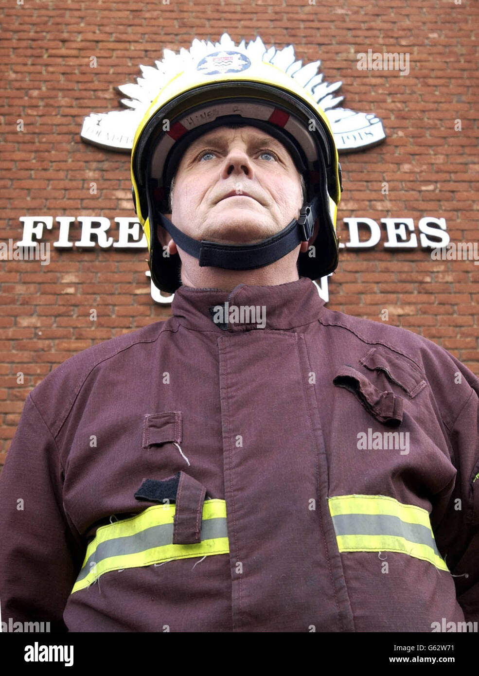 A firefighter from the wimbledon firestation in south london hi-res ...