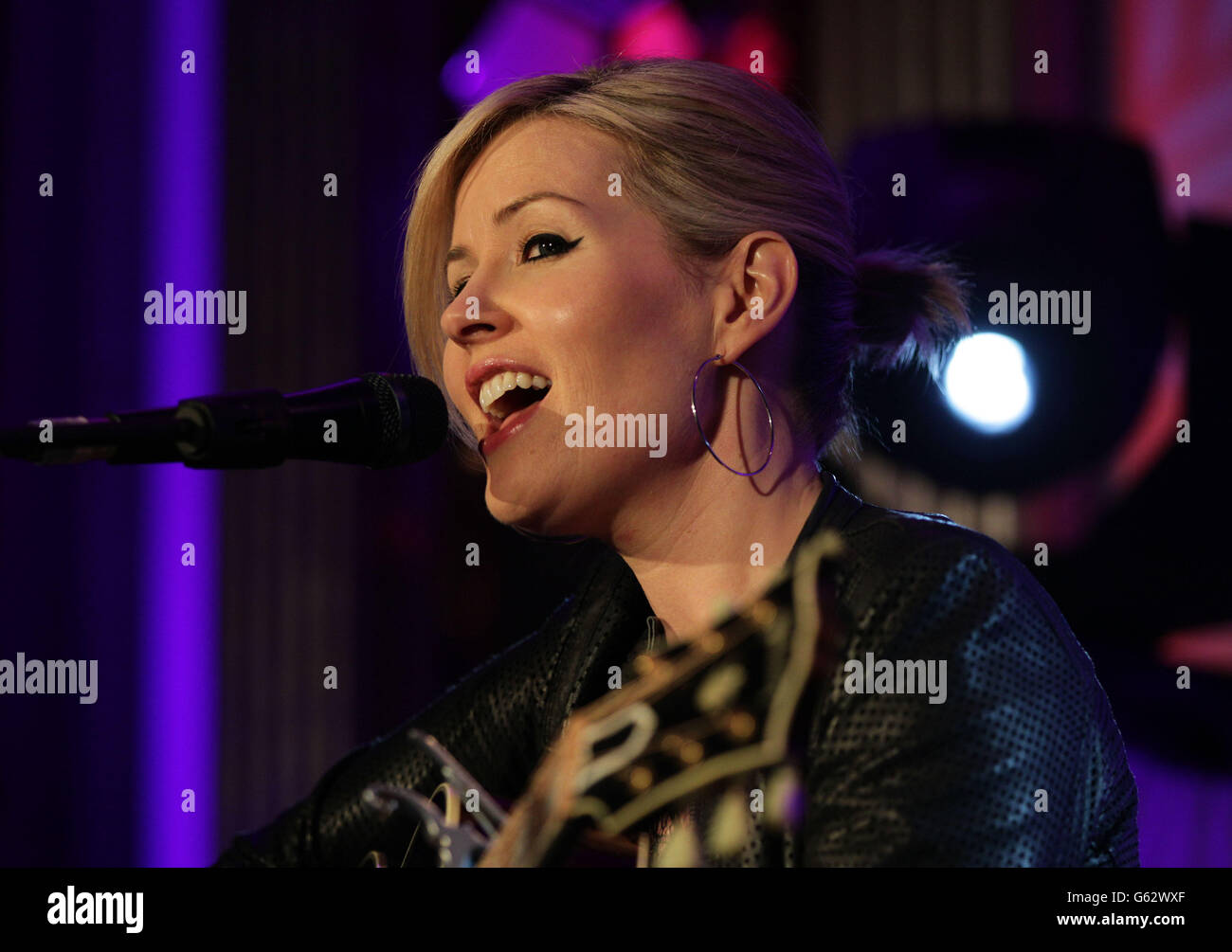 Dido performing on stage hi-res stock photography and images - Alamy