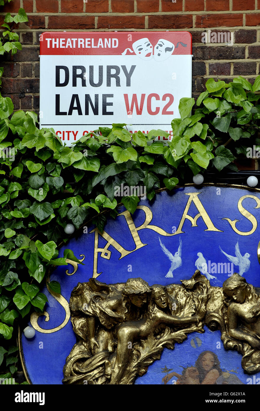 Drury lane theatreland sign in london hi-res stock photography and ...