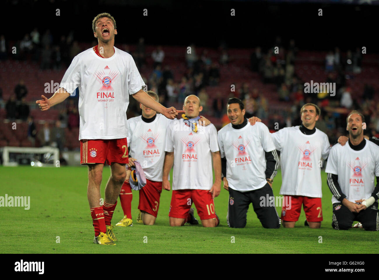 Bayern munichs thomas muller celebrates at the final whistle hi-res ...