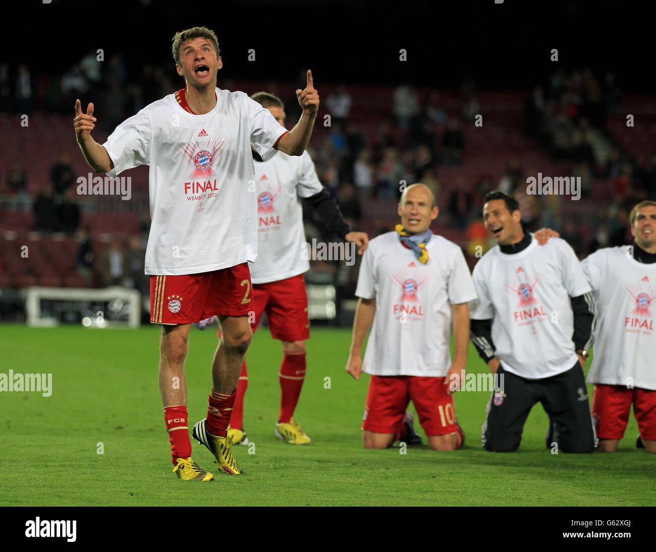 Bayern munichs thomas muller celebrates at the final whistle hi-res ...