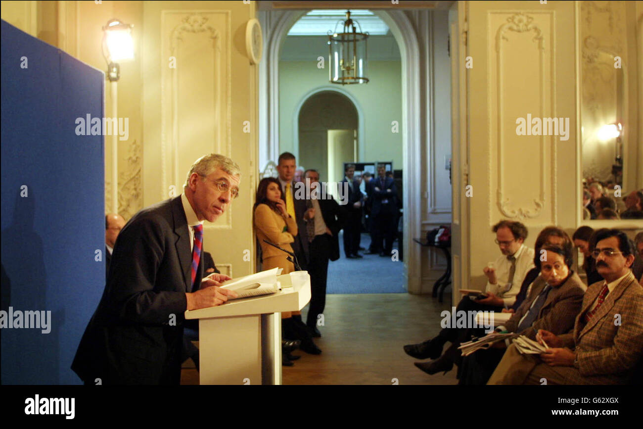 Politics politicians addressing jack straw hi-res stock photography and ...