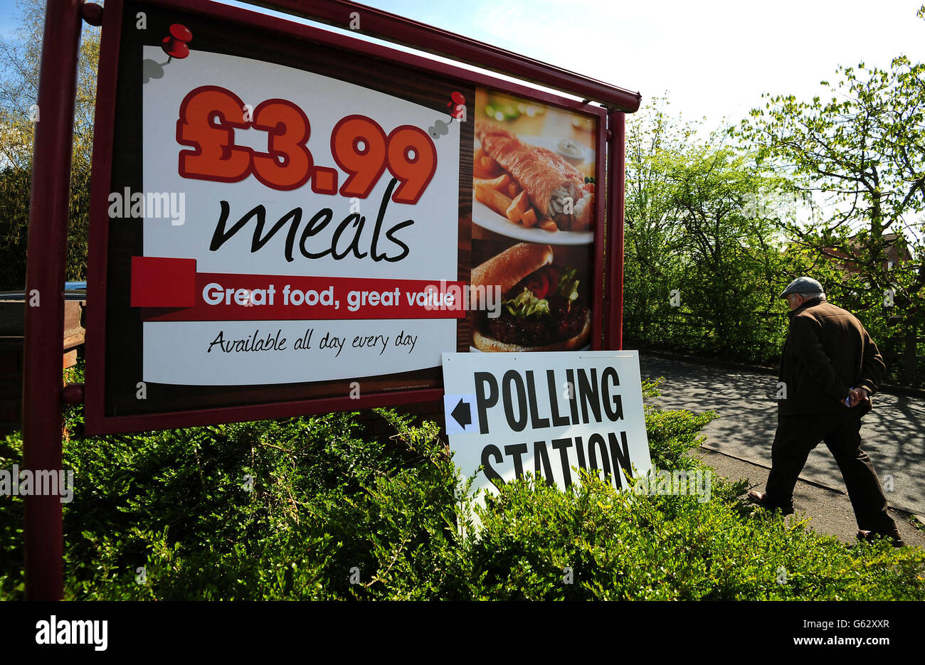 A man walks to a temporary polling station outside Crows Nest Public ...