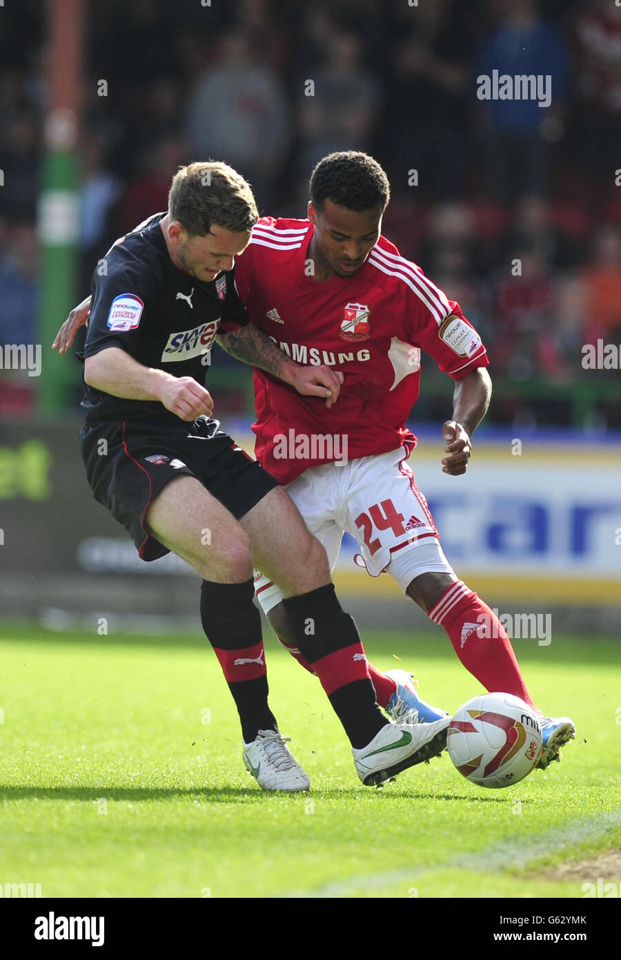 Brentfords lee hodson left and swindon towns nathan byrne hi-res stock ...