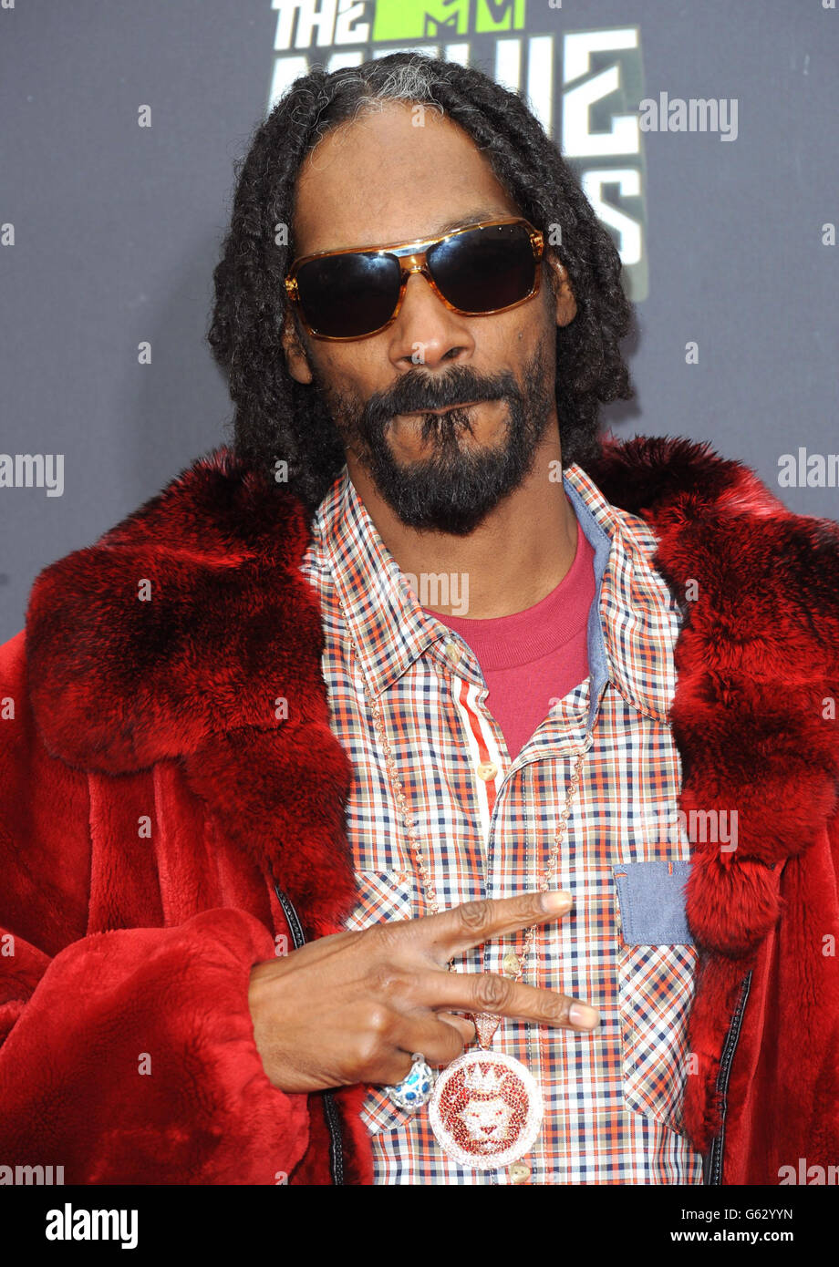 Snoop Lion aka Snoop Dogg arrives at The MTV Movie Awards 2013 at Sony ...