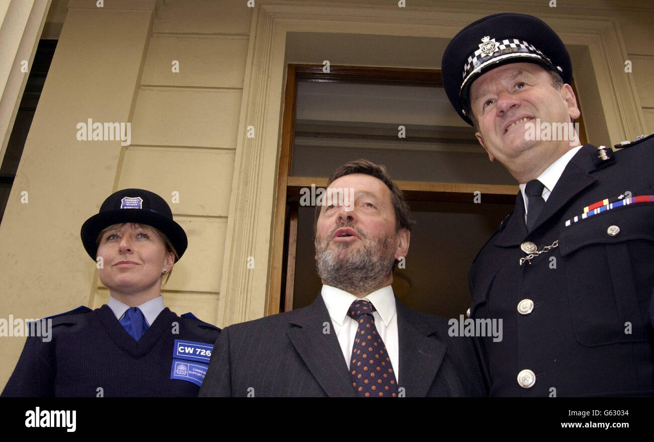 L r david cross hi-res stock photography and images - Alamy