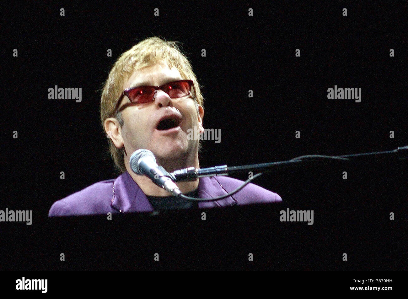 Elton John Face to Face 2002 Stock Photo - Alamy