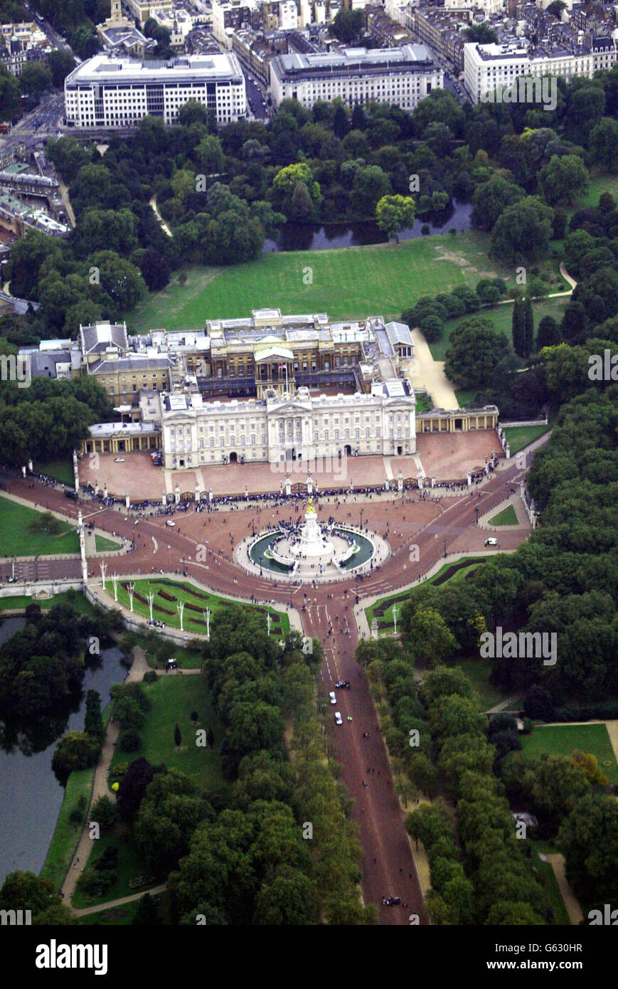Buckingham palace exterior aerial hi-res stock photography and images - Alamy