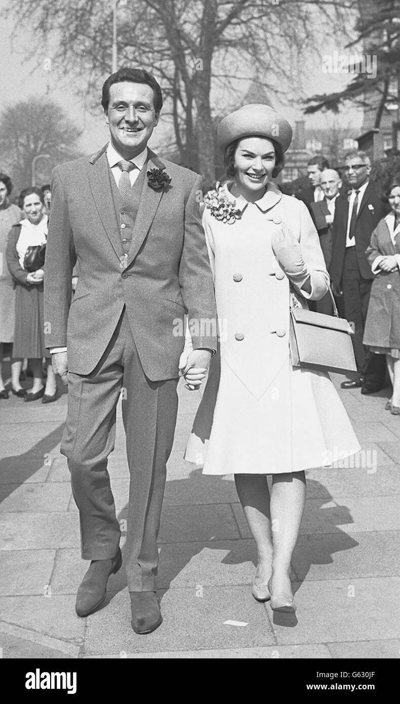 Patrick Macnee Black and White Stock Photos & Images - Alamy