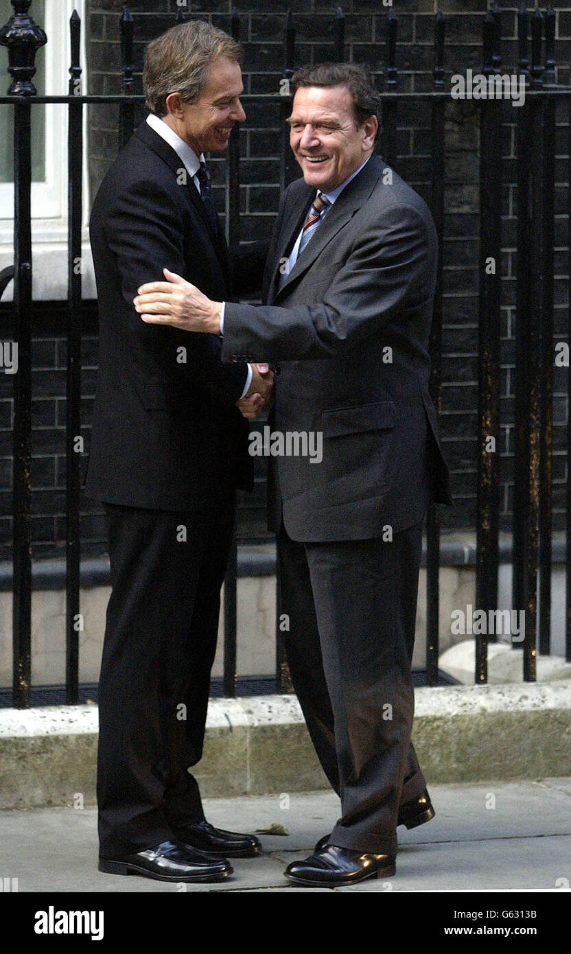 German chancellor gerhard schroeder smiling hi-res stock photography ...