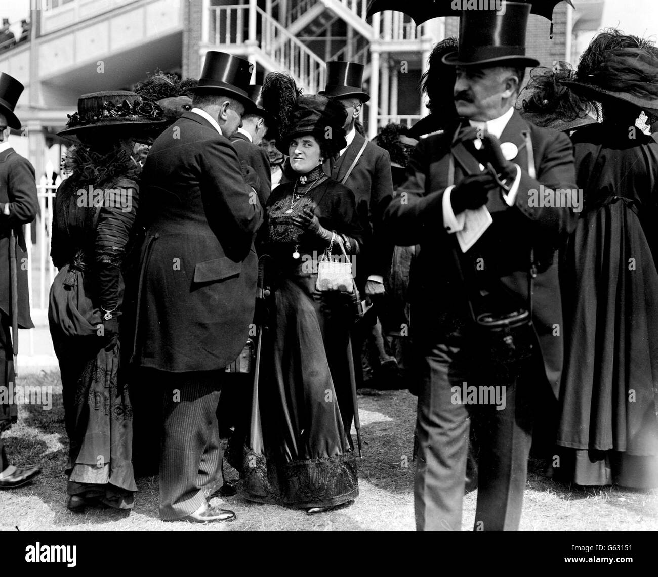 Full length black lady Black and White Stock Photos & Images - Alamy