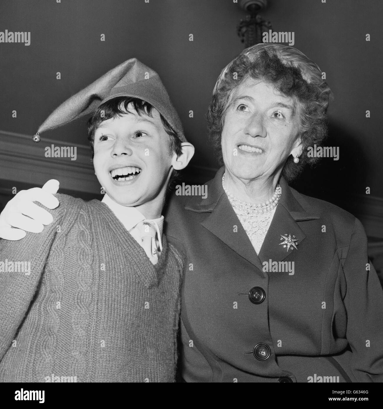 Entertainment theatre play old Black and White Stock Photos & Images ...