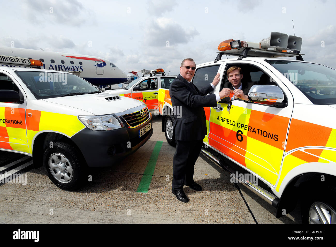Airside operations vehicle hi-res stock photography and images - Alamy