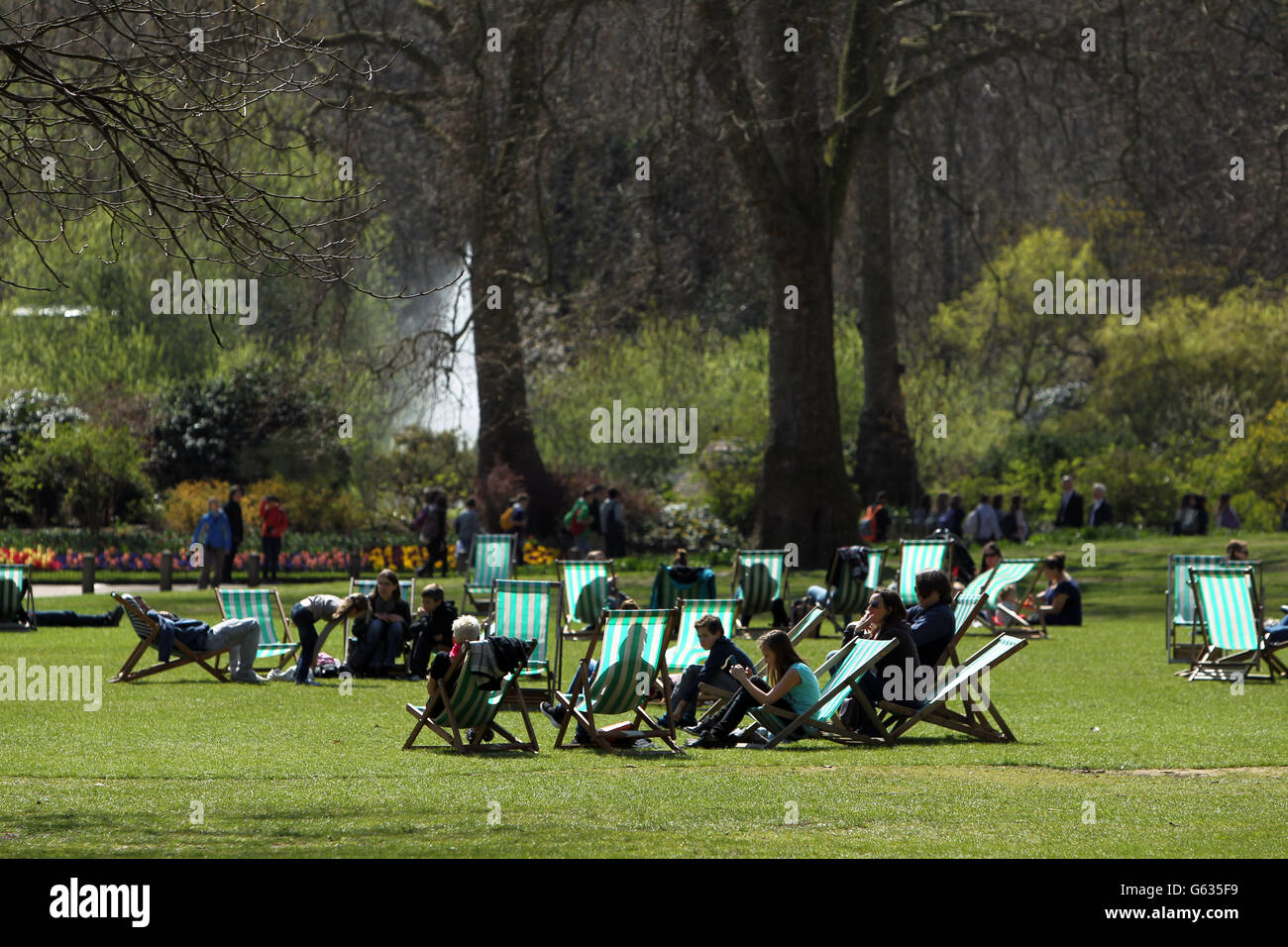 People enjoy spring sunshine in st park in central london hi-res stock ...