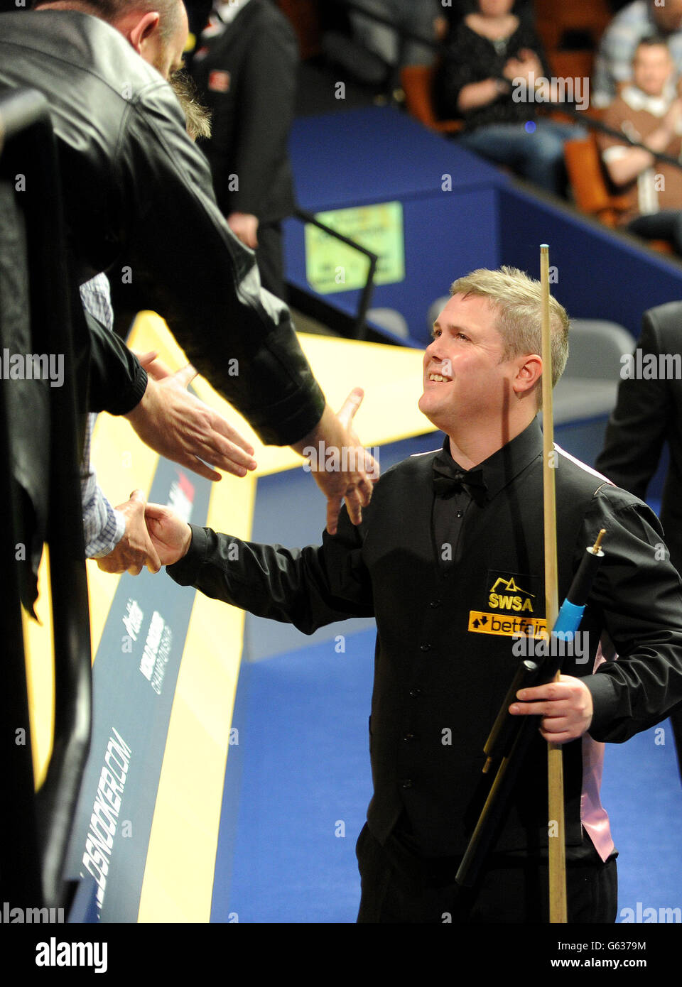Crucible snooker fans hi-res stock photography and images - Alamy