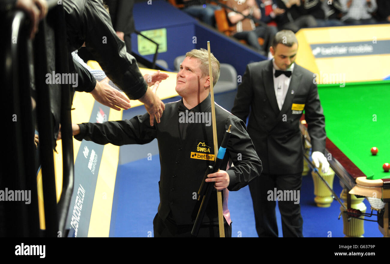 Crucible snooker fans hi-res stock photography and images - Alamy