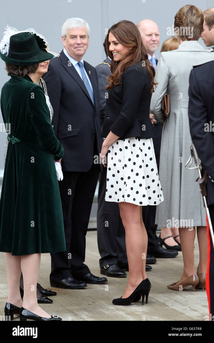 The duchess cambridge meets dignitaries hi-res stock photography and images - Alamy